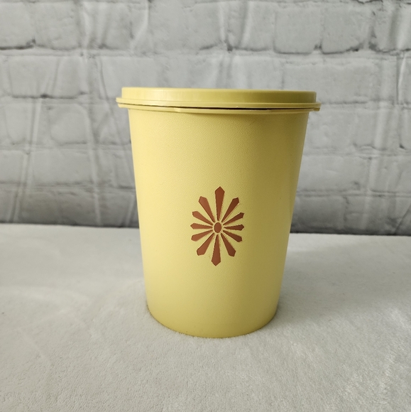 Tupperware | Kitchen | Vintage Tupperware Yellow 81 Canister With Burp ...